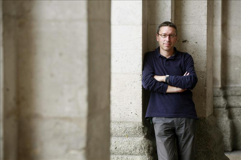 Pablo Andrés Escapa enmascara en la fábula su permanente renuncia a la ...